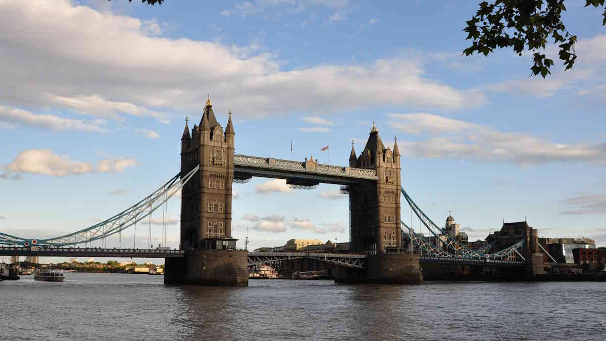 How to Enjoy London in November: A Complete Guide - Traveling Season